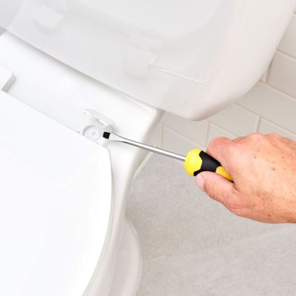 How to Stop Toilet Seat from Cracking After Install - Home Utile